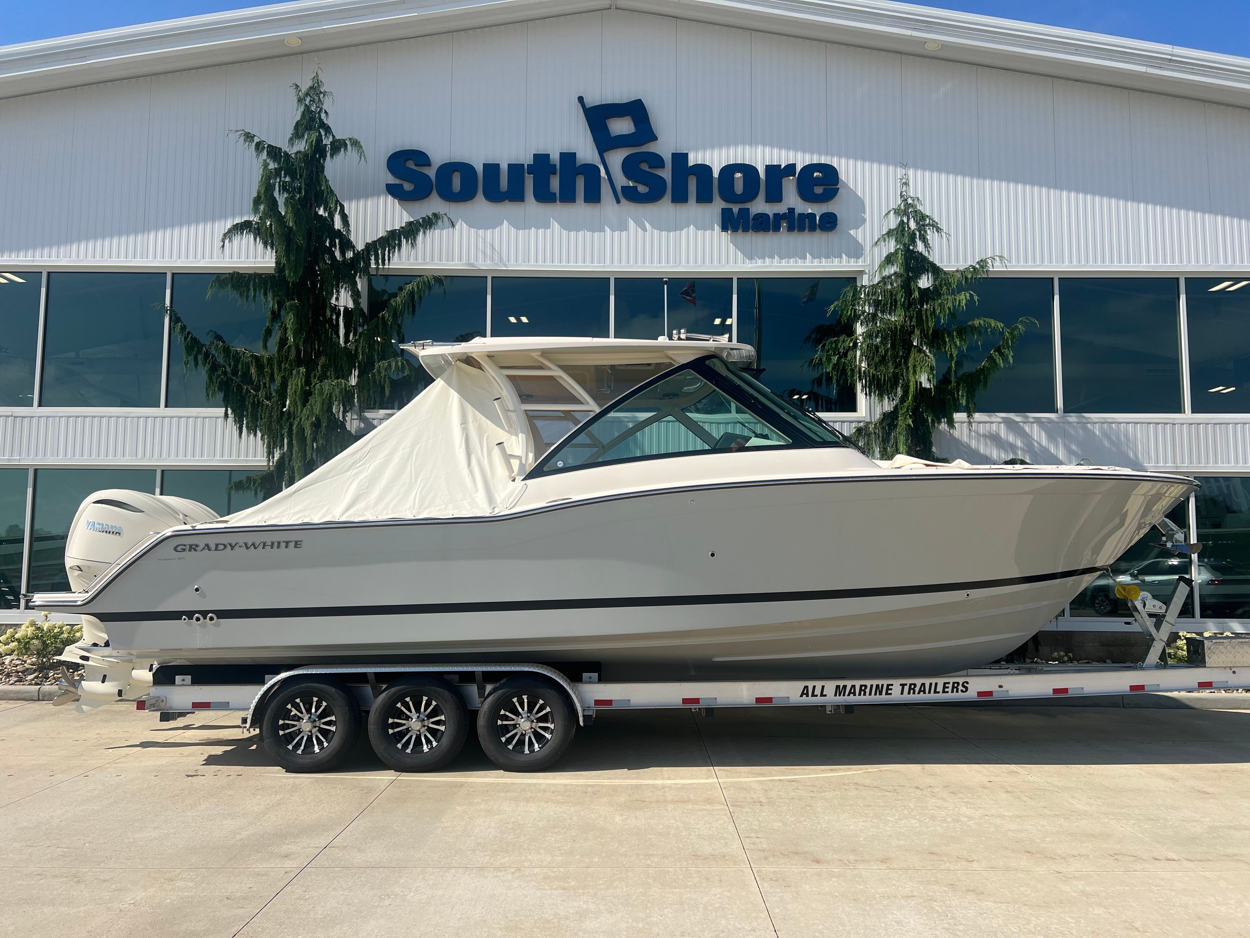 New 2025 GRADY-WHITE 325 FREEDOM in Huron, OH | South Shore Marine