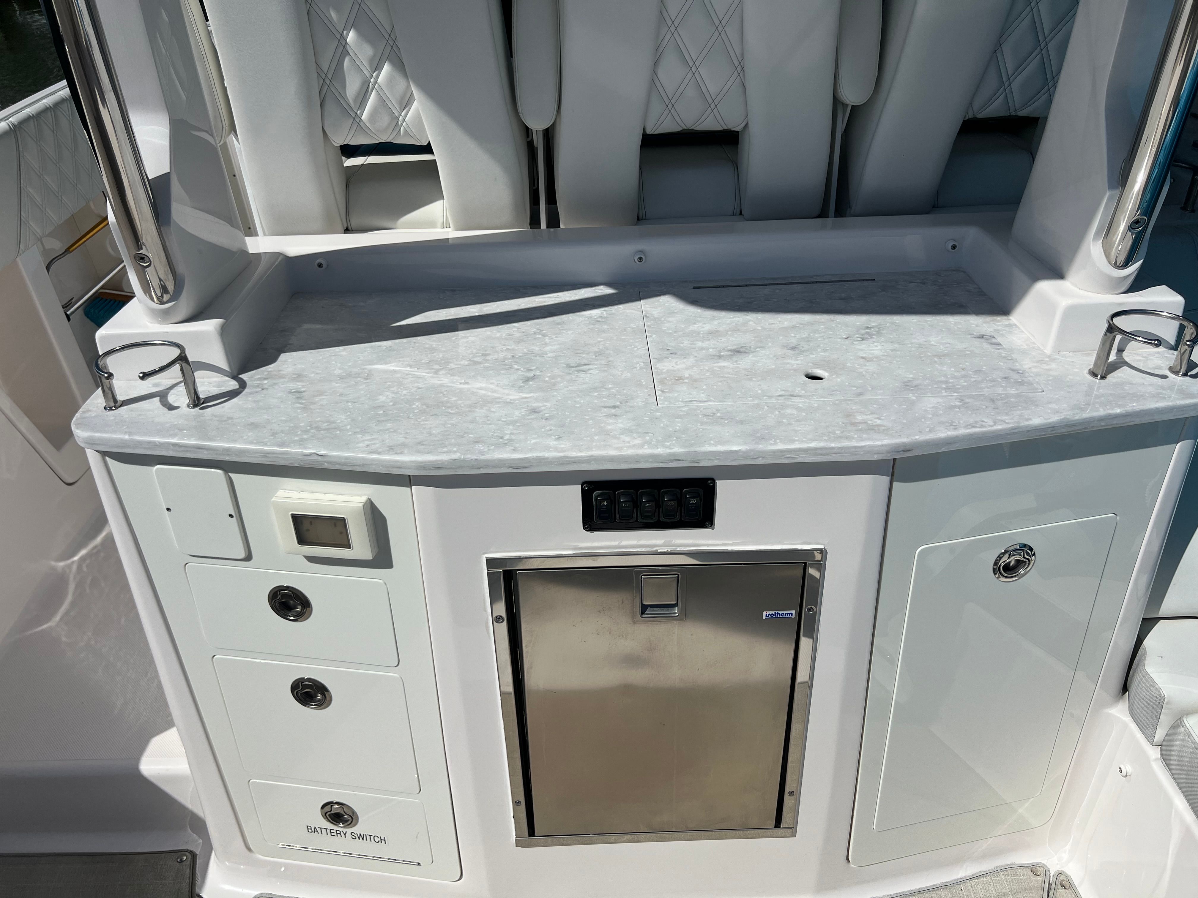 Used 2020 REGAL 33 SAV in Ft Myers Beach, FL | Walker's Marine