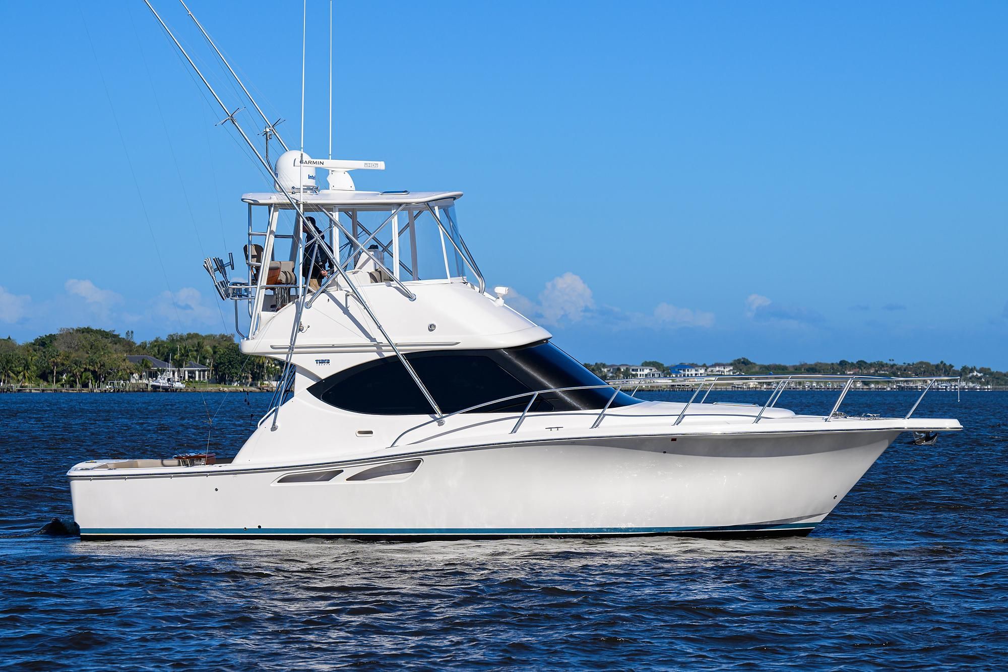 Used 2017 TIARA YACHTS 39 CONVERTIBLE | Ocean Blue Yacht Sales