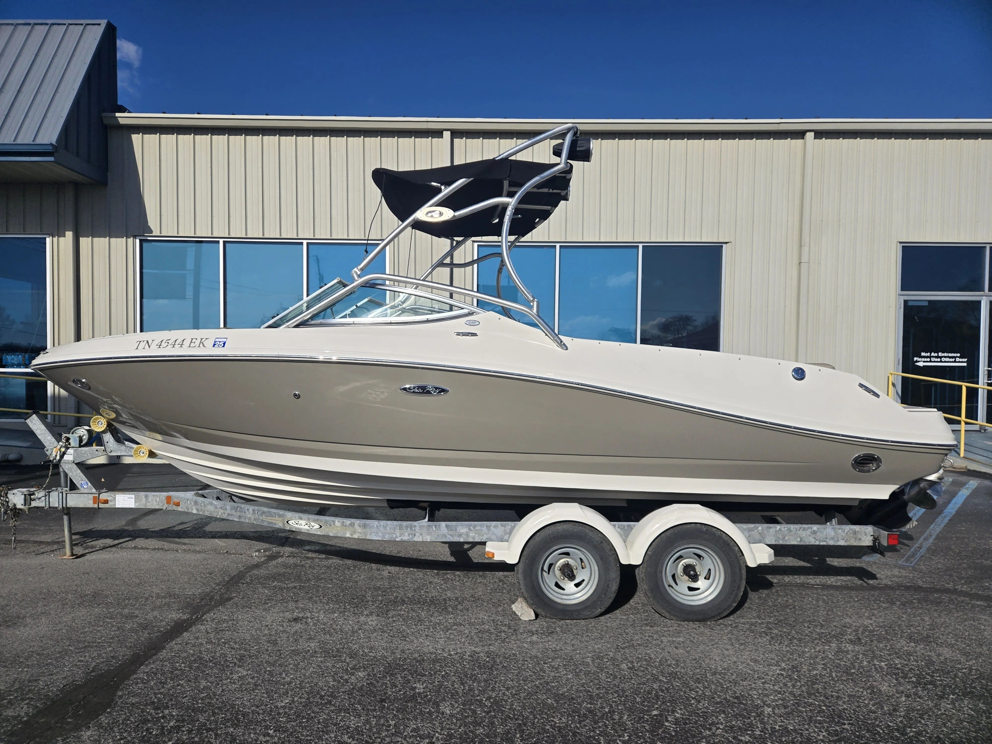 Used 2007 SEA RAY 230 SELECT in Hazel Green, Alabama | Singleton Marine